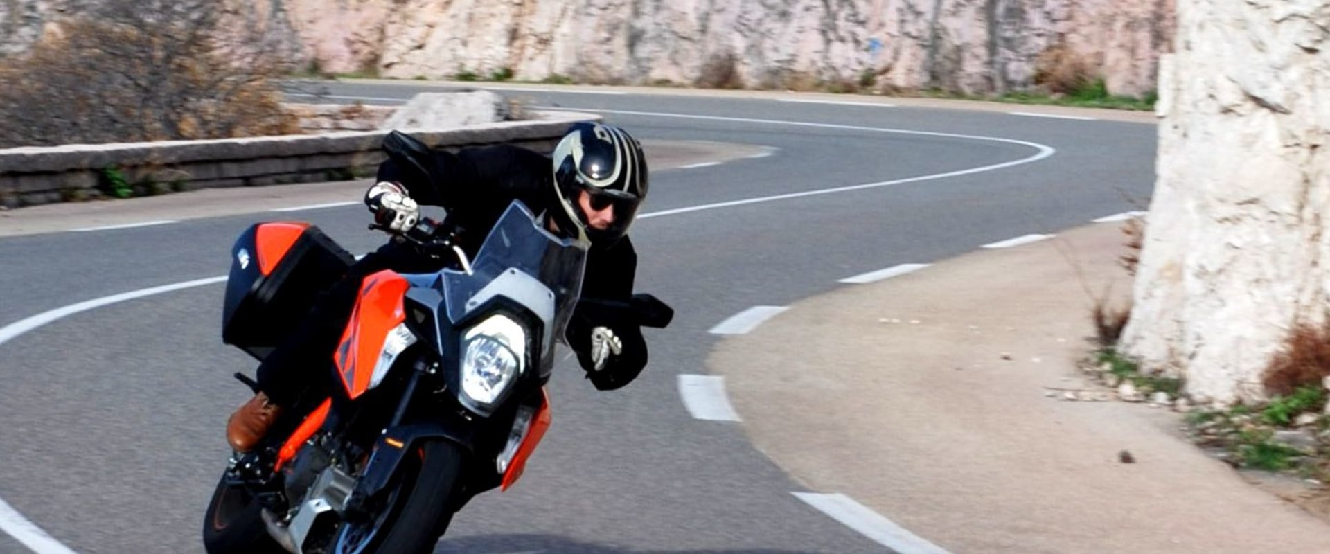 Throttle Control and Acceleration: Mastering Your Motorcycle Riding Skills